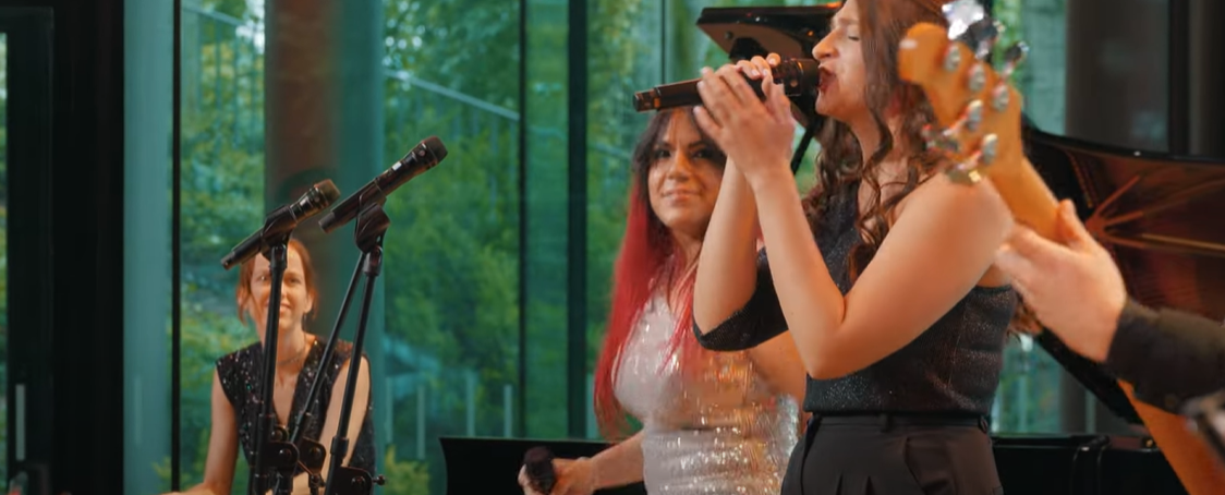 Ilyen volt a Dívák & Ikonok kiállításmegnyitója!