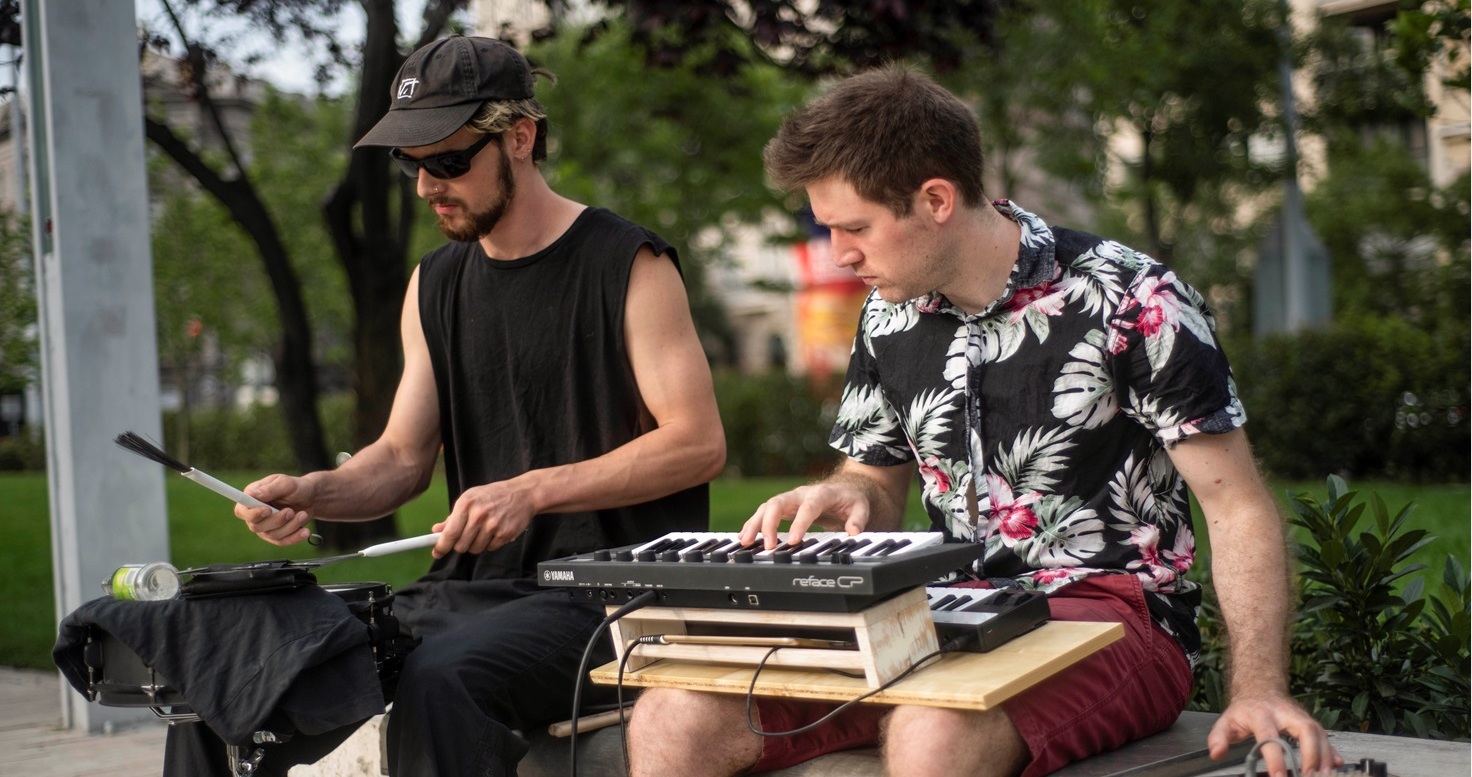 Le a kalappal! – SITMOB